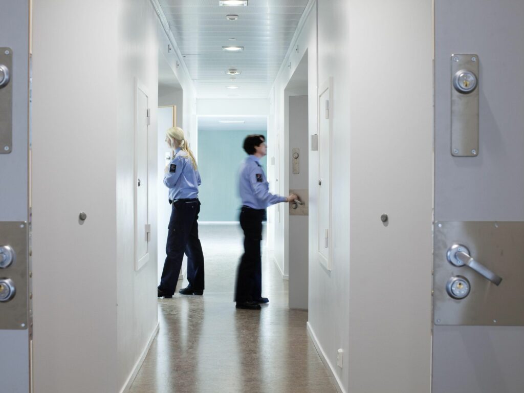 When Countries “Export” Inmates To Foreign Prisons - Worldcrunch