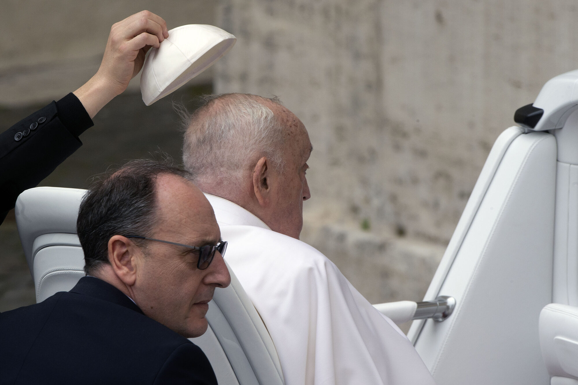 Pope Francis' Poignant Final Moments Among His Flock, In 12 Photographs ...