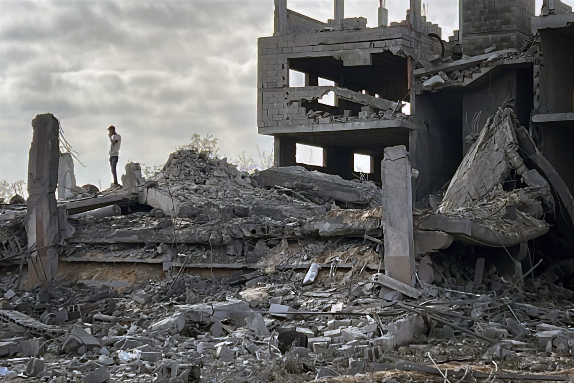 Photos Of The Week: Still Standing In Gaza, Spain’s Encierro, Buck Moon O’Clock - Worldcrunch